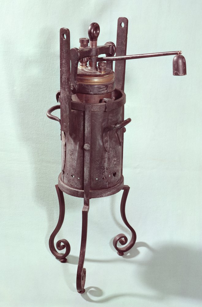 Pressure cooker invented by Denis Papin by French School