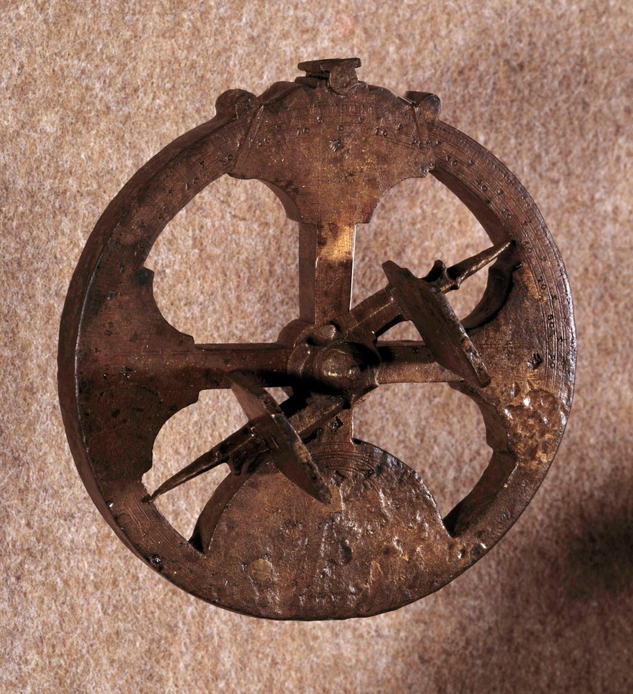 astrolabe first used