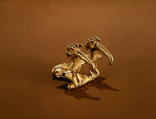Sinu staff finial depicting two birds