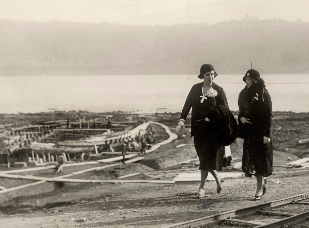 Millicent Veronica Willison, wife of William Randolph Hearst, visiting ...