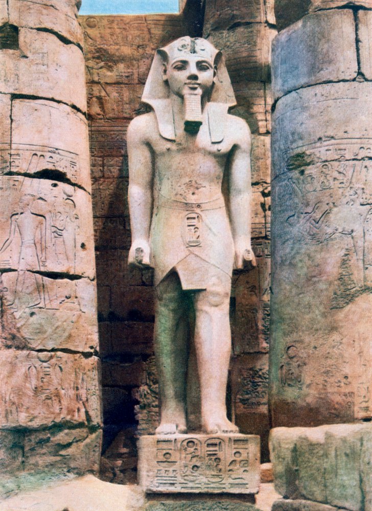 ramses 2 statue
