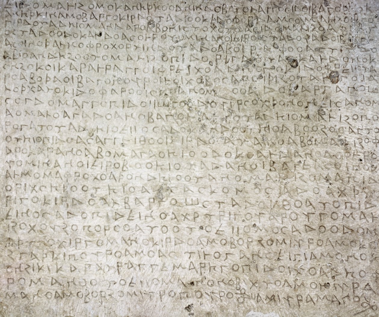Inschrift in der Kushana-Sprache, geschrieben im griechischen Alphabet ...