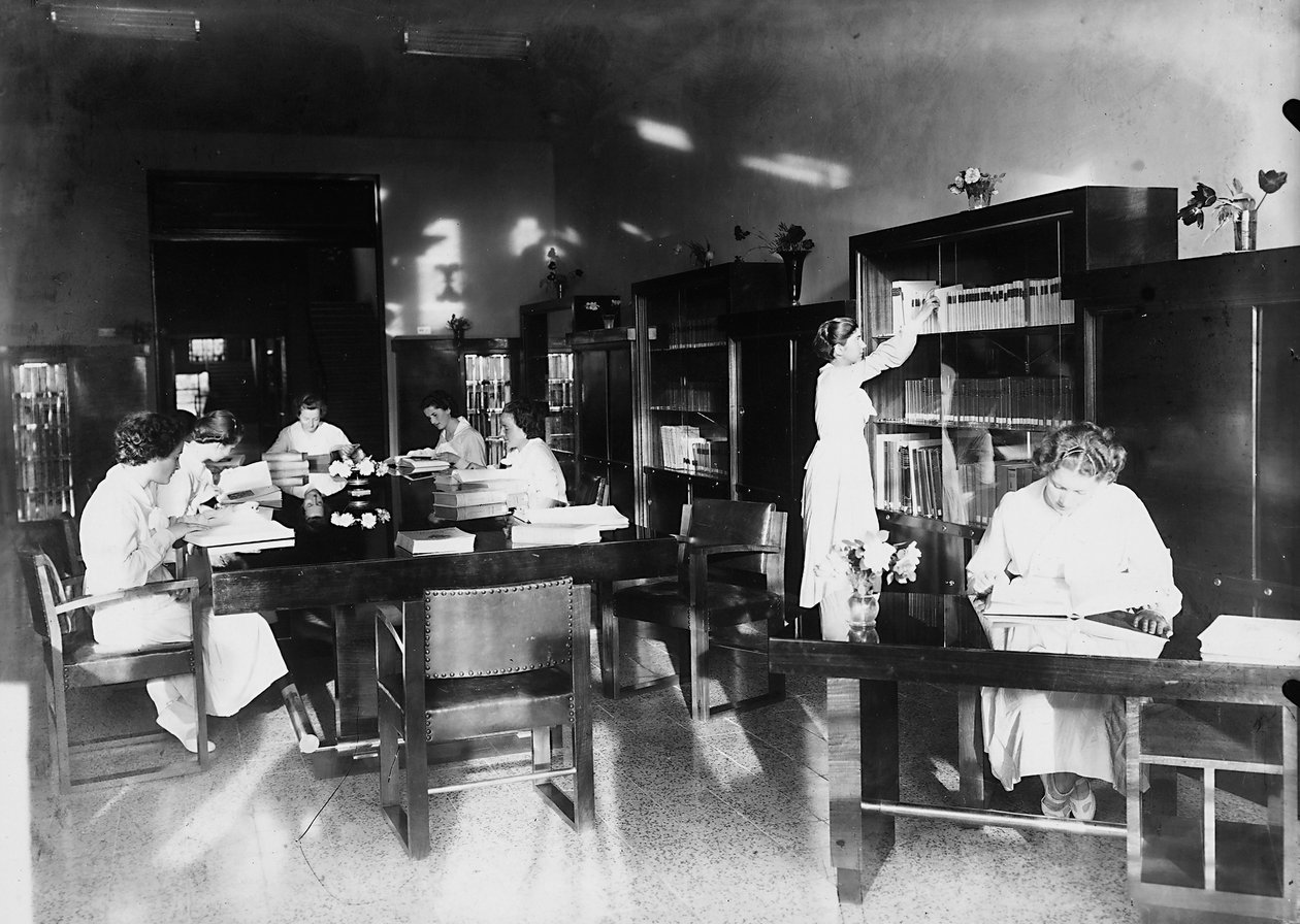 Villa Rosa Maltoni Mussolini: studying in the library