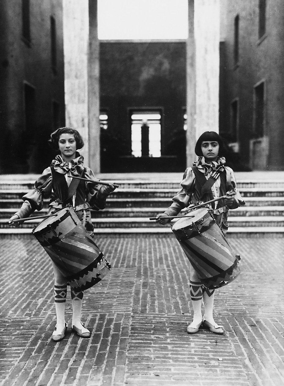 Villa Rosa Maltoni Mussolini: two young girls dressed as page boys