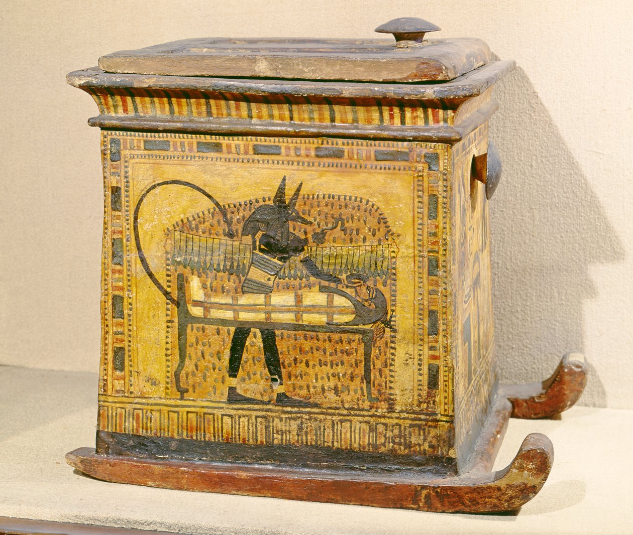 Pharaoh Casket Premium Photo | Egyptian Golden Pharaohs Mask Travel