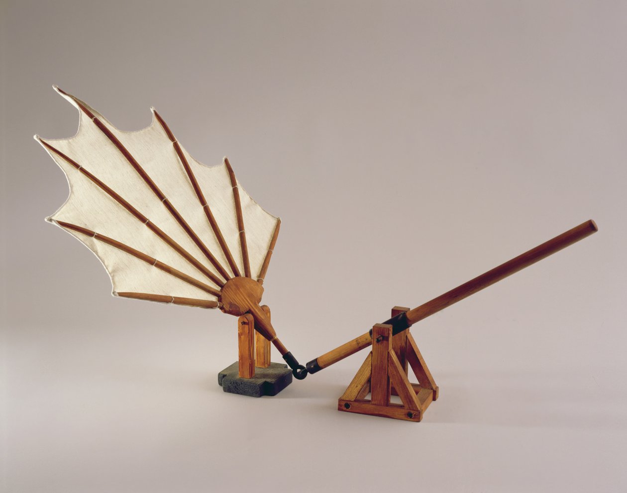 Model reconstruction of da Vinci's design for a beating wing