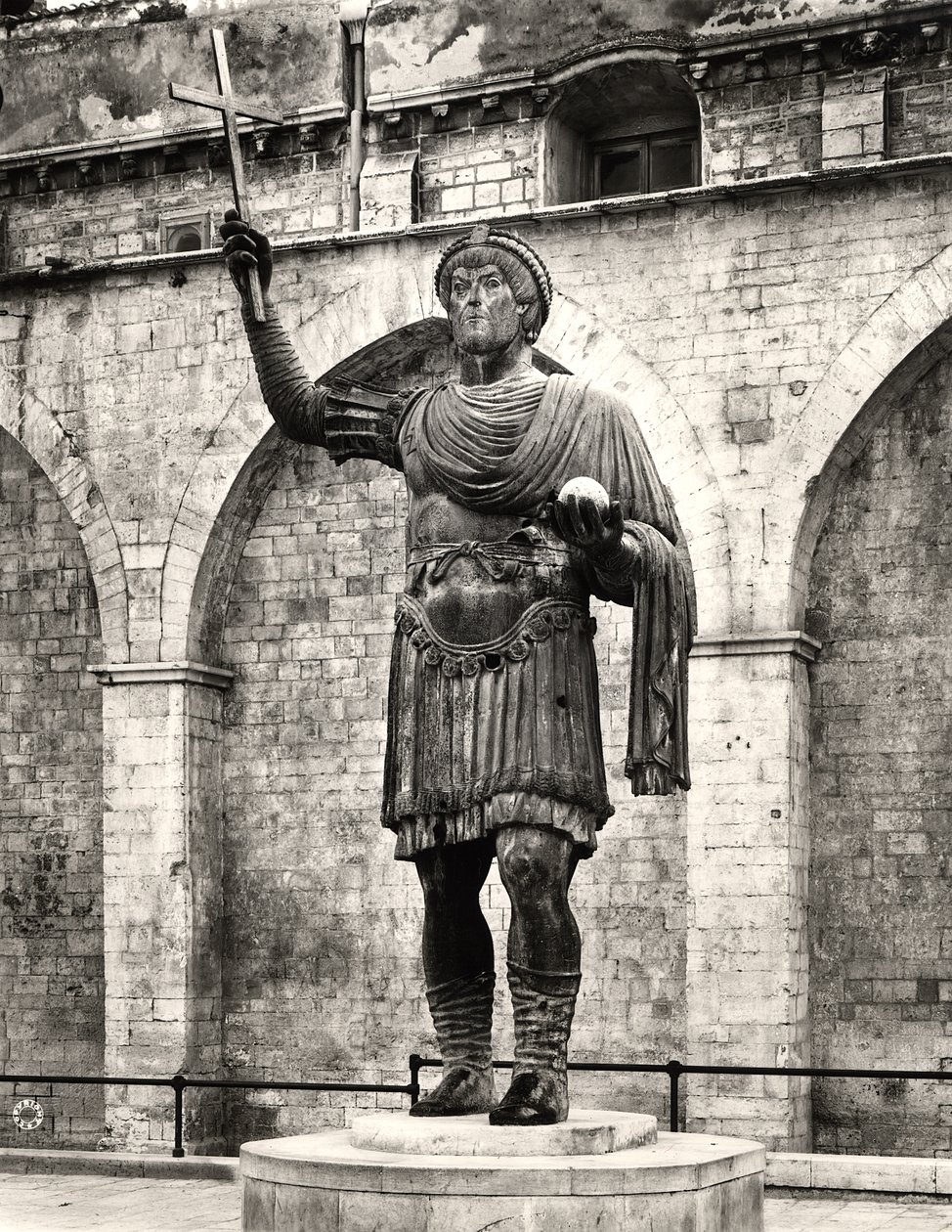 Venafro Barletta Statue