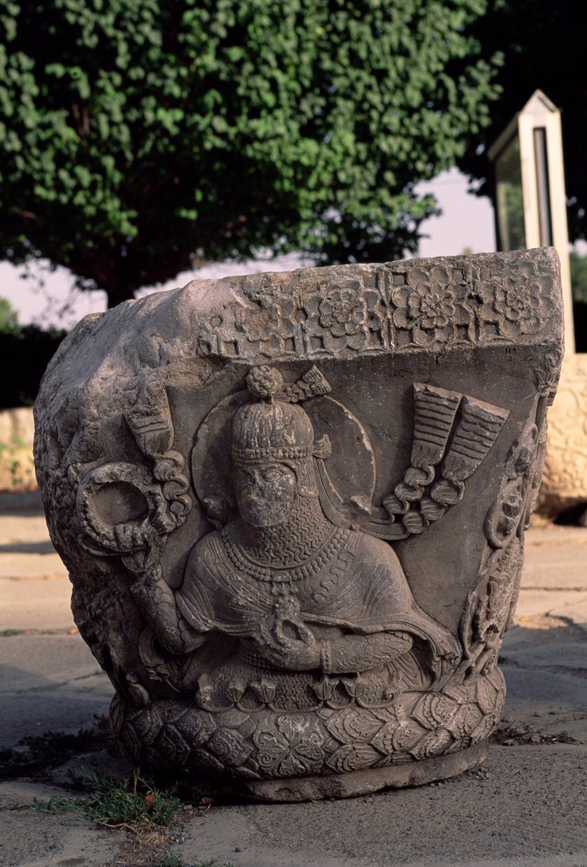 Capital showing Khosrow II as a victorious warrior, c.620