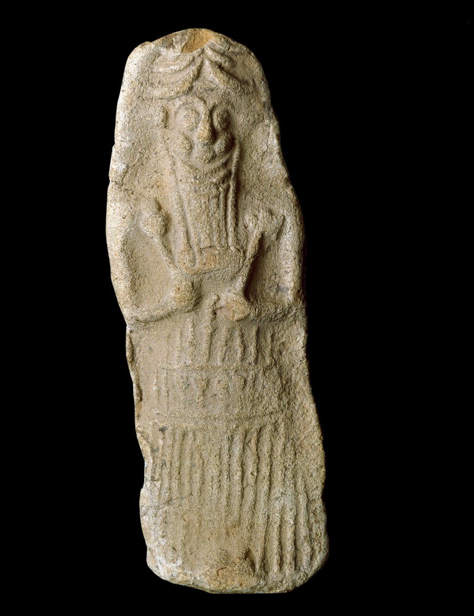Sumerian art: warrior god with the ears of cattle in his coffin ...